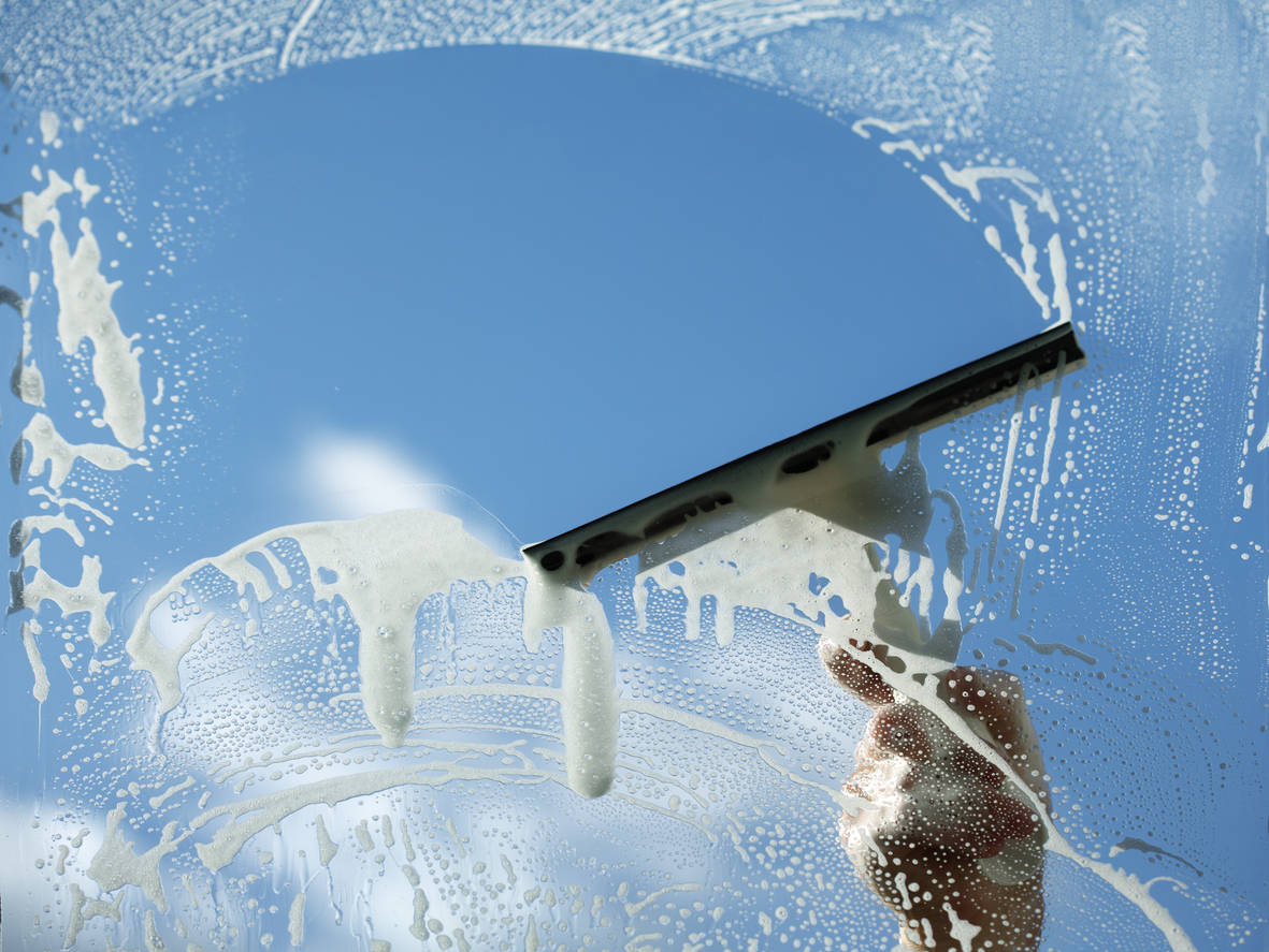 Cleaning Your Windows in the Summer | What a Pane